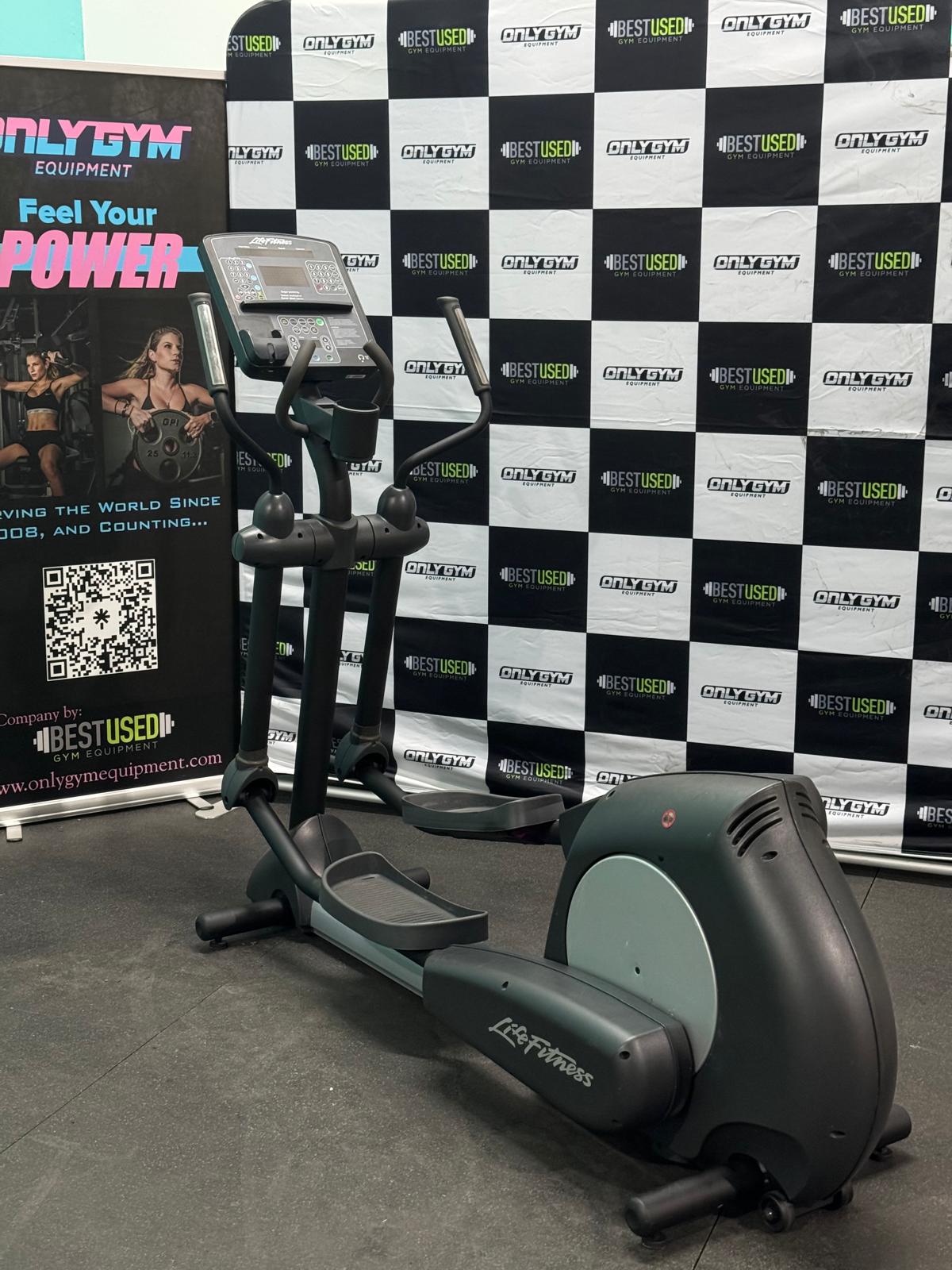 Life Fitness Integrity Series Elliptical CLSX | Best Used Gym Equipment